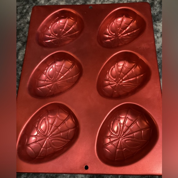 Wilton | Kitchen | Vintage Wilton Spiderman Aluminum Cake Pan Mold ...